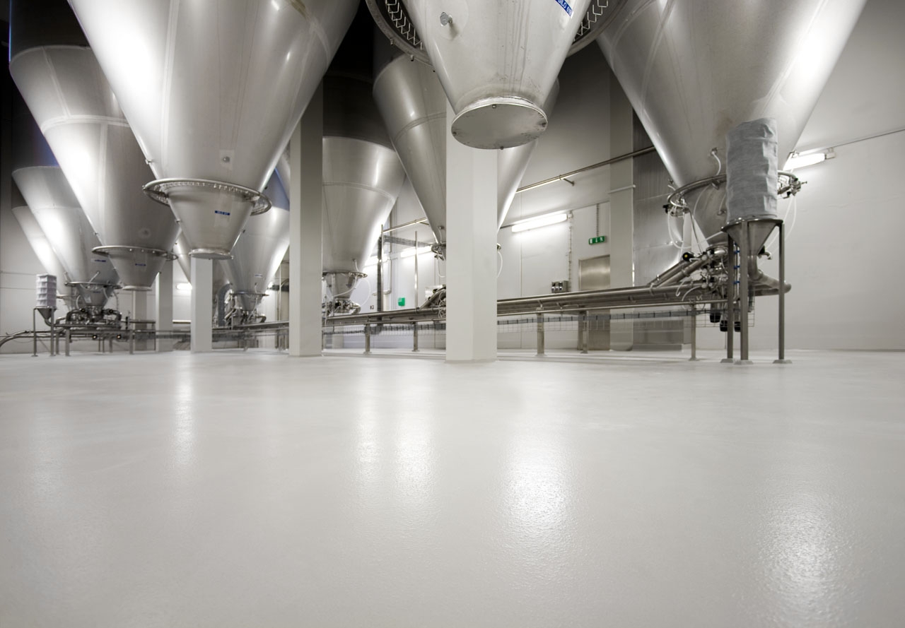 Epoxy gulve fra Vesla bruges til indutrigulve, lagergulve m.m.